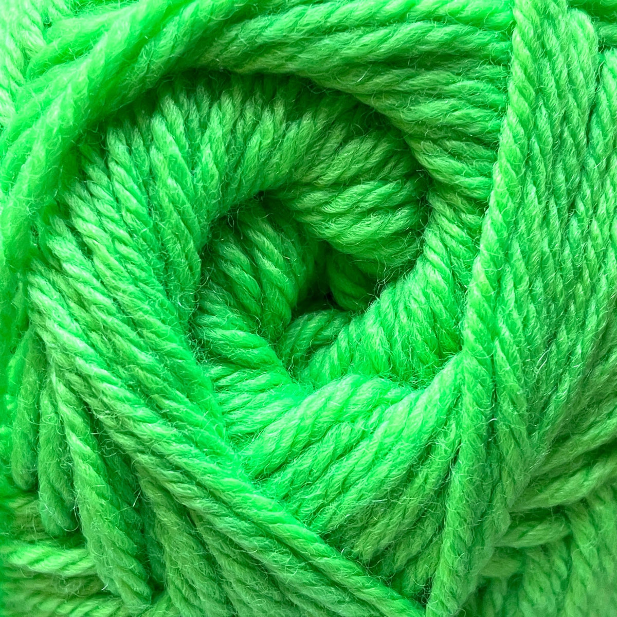 220 Superwash Merino / 140 Highlighter Green – Harmony
