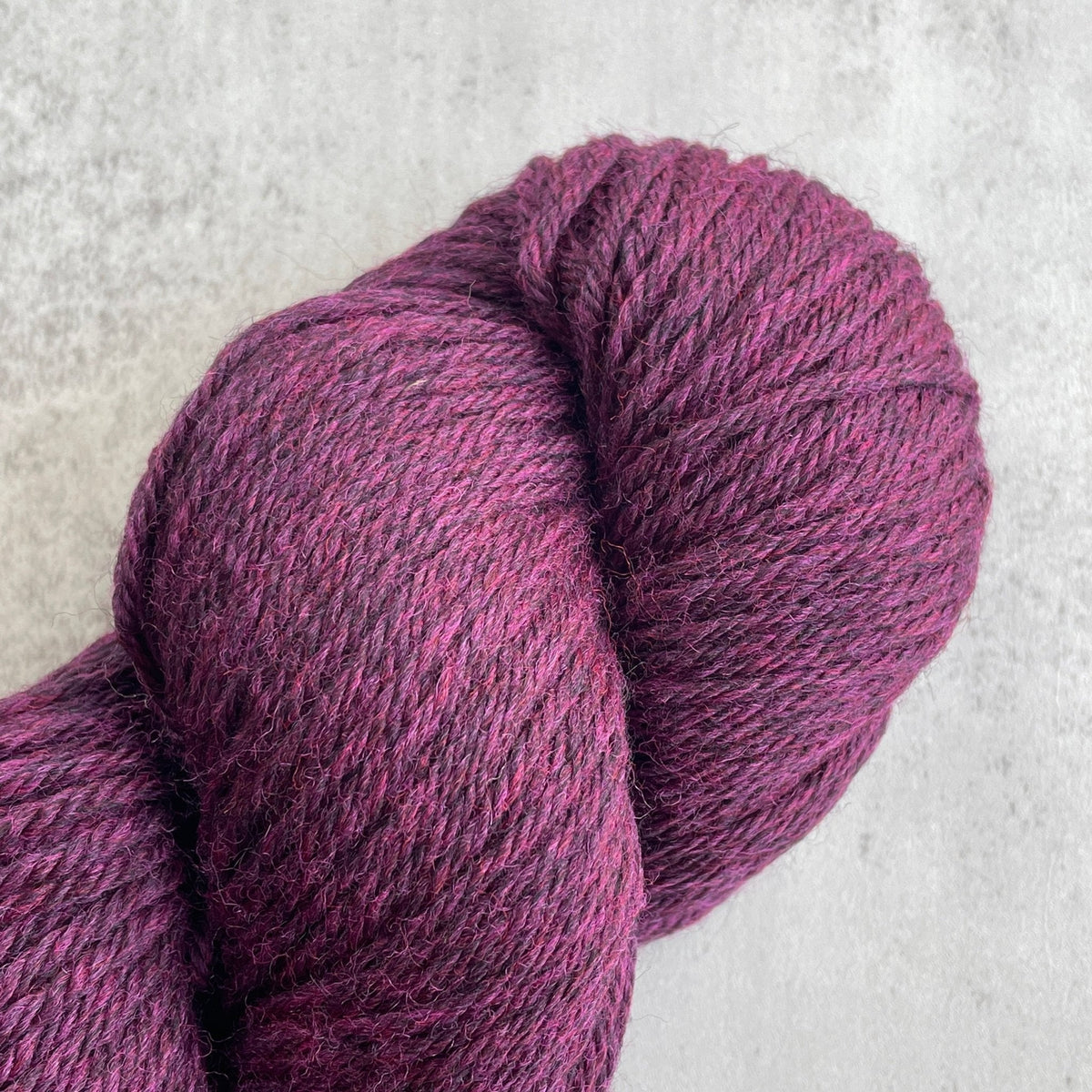 Cascade 220 / 9642 Crushed Grapes Heather – Harmony