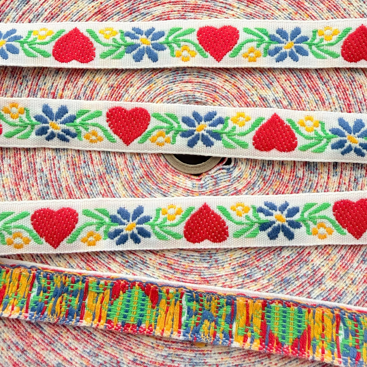 Vintage Scandi Heart Trim – Harmony